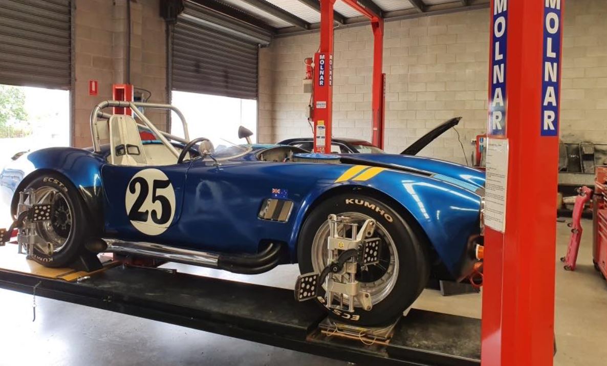 Father and son race AC Shelby Cobra – Bundaberg Now