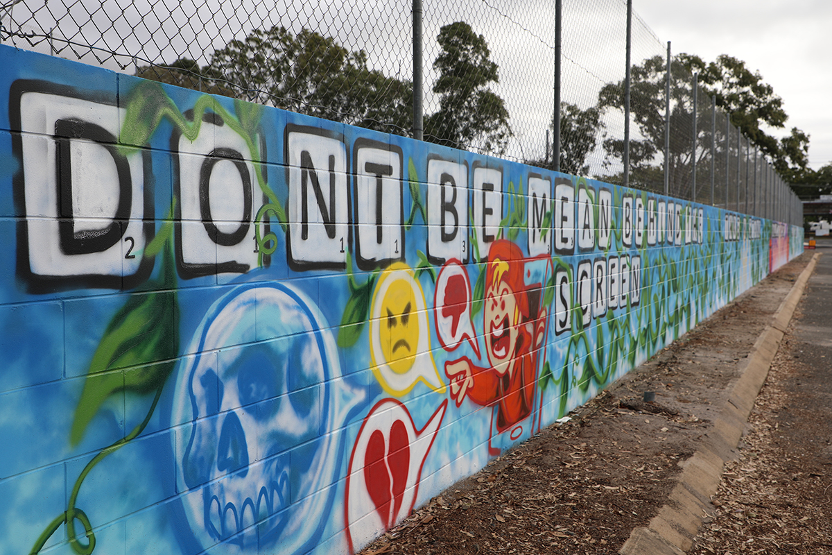 Students and artist collaborate on anti-bullying mural – Bundaberg Now