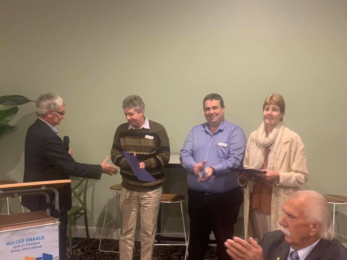 Stephen and Elizabeth Dale receive Paul Harris Fellow – Bundaberg Now