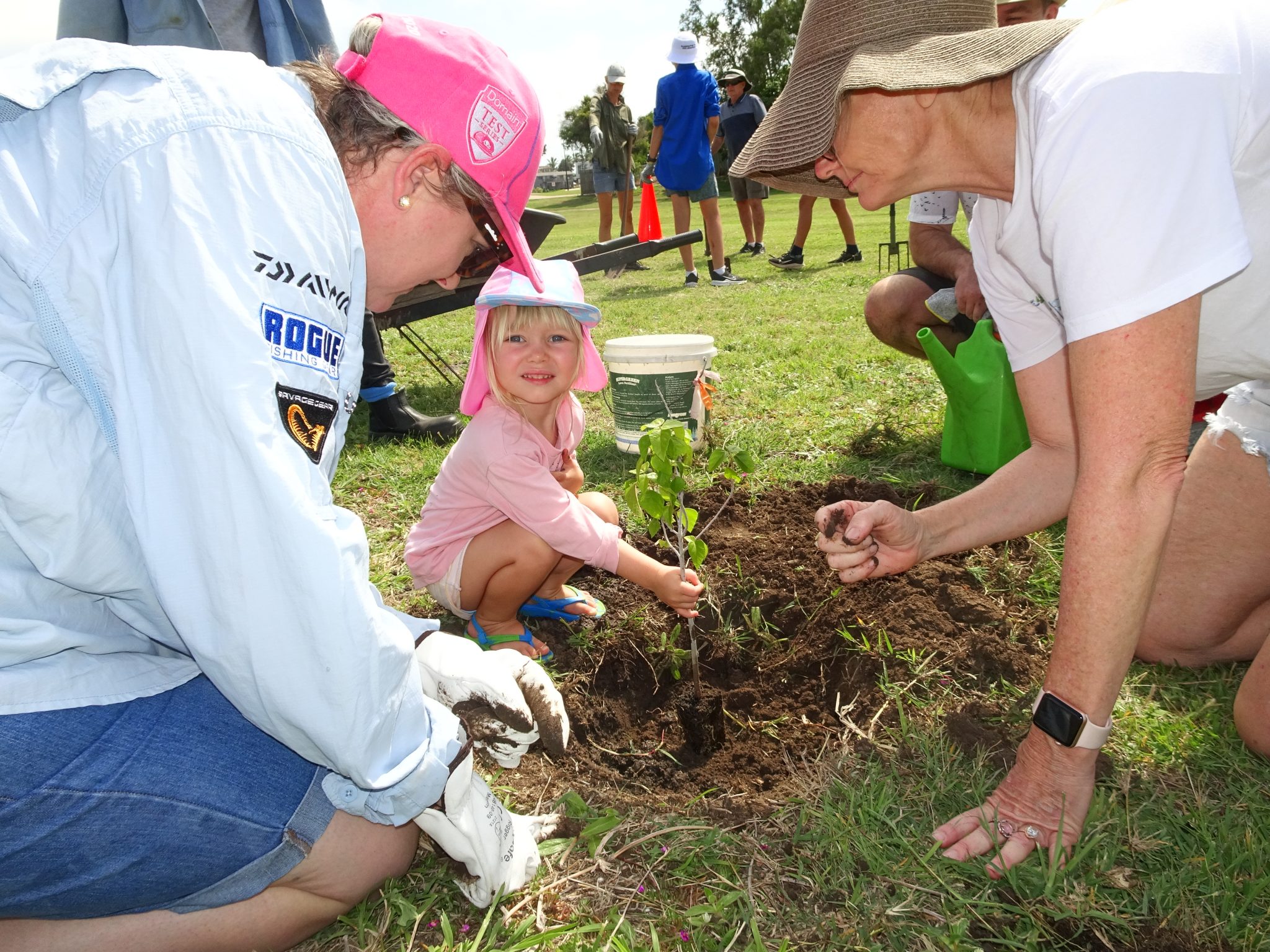 Neighbours plant trees, grow community spirit – Bundaberg Now