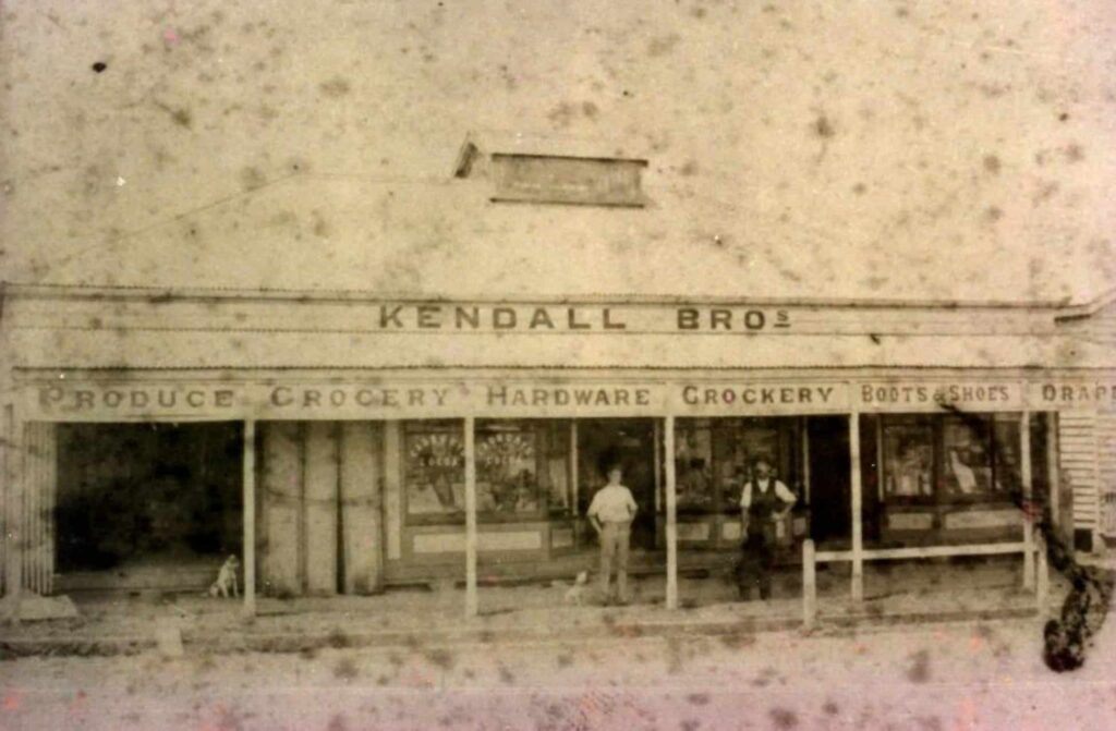 Kendall Flat signs recognise pioneering family – Bundaberg Now